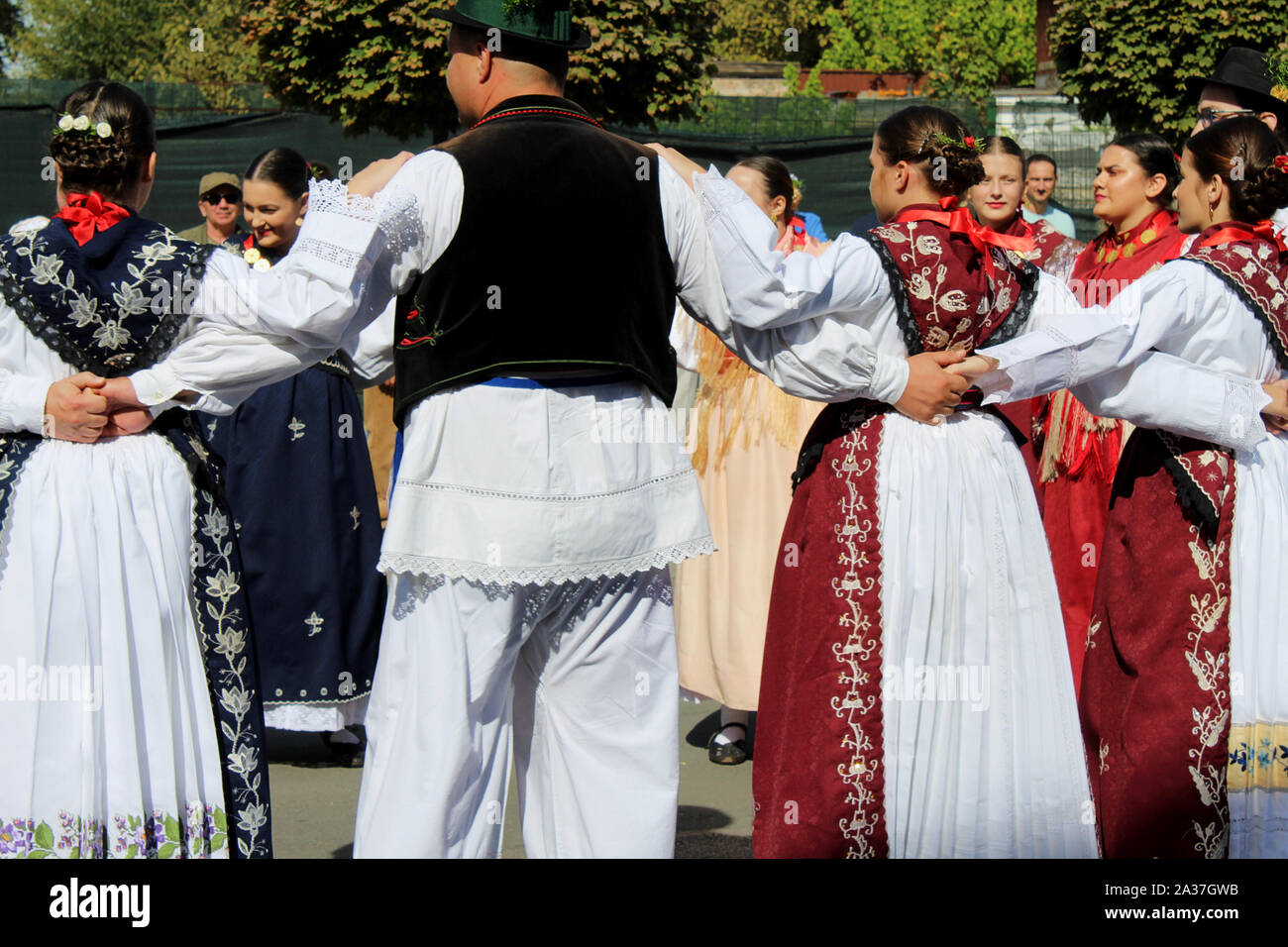 Croatia traditional costume hi-res stock photography and images - Alamy