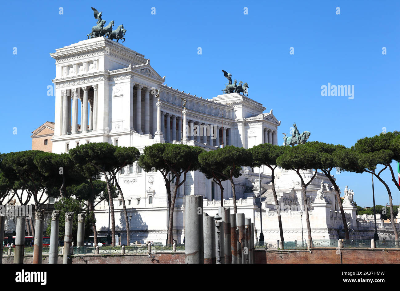 Rome: Altare della Patria Monument Building celebrating the unification ...