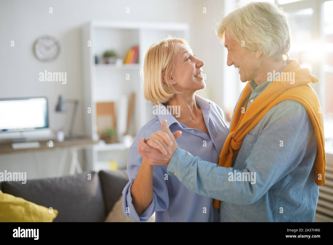 Mature couple dancing in living room hi-res stock photography and ...