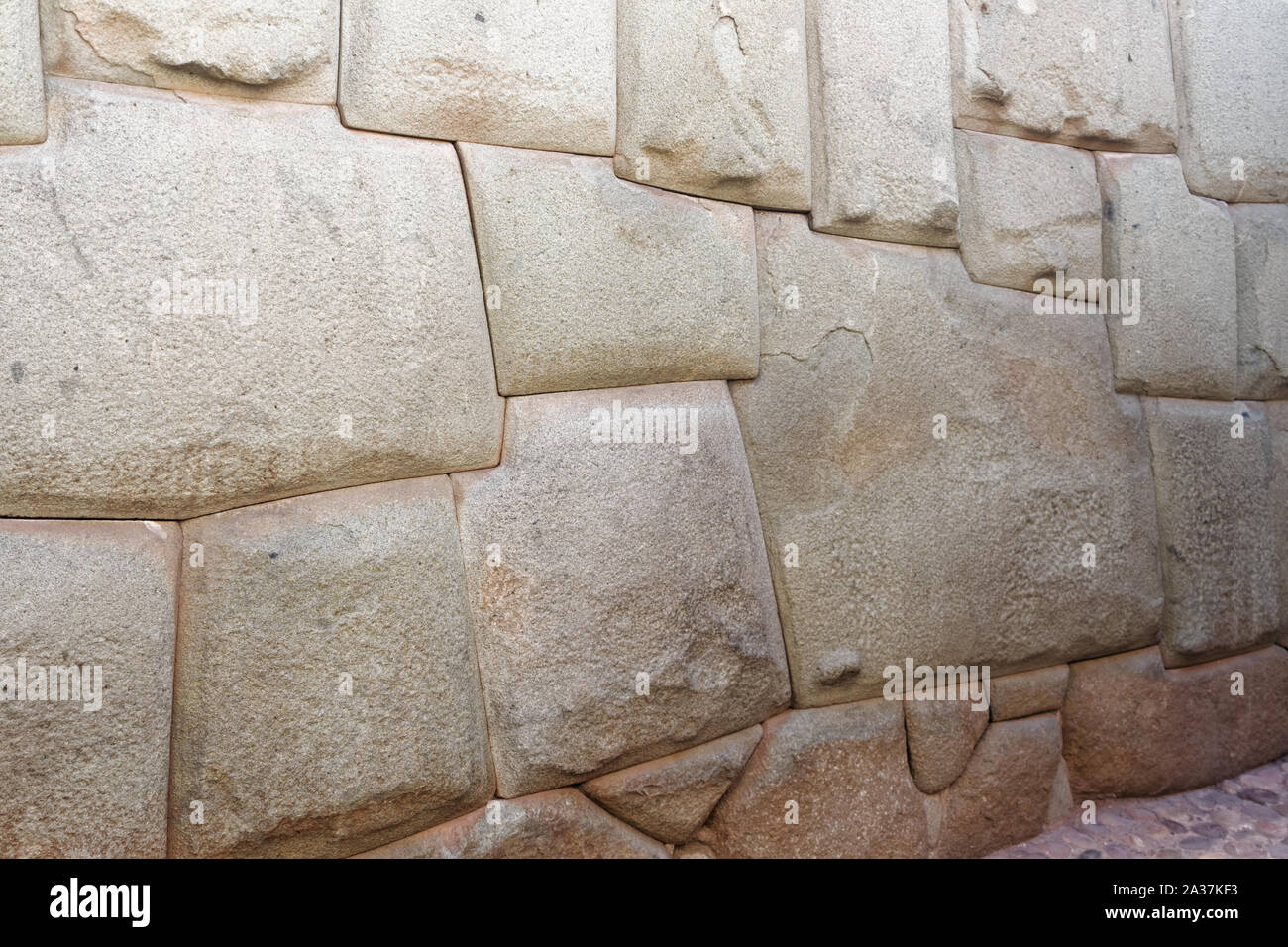 Twelve angle stone in Cuzco Stock Photo - Alamy