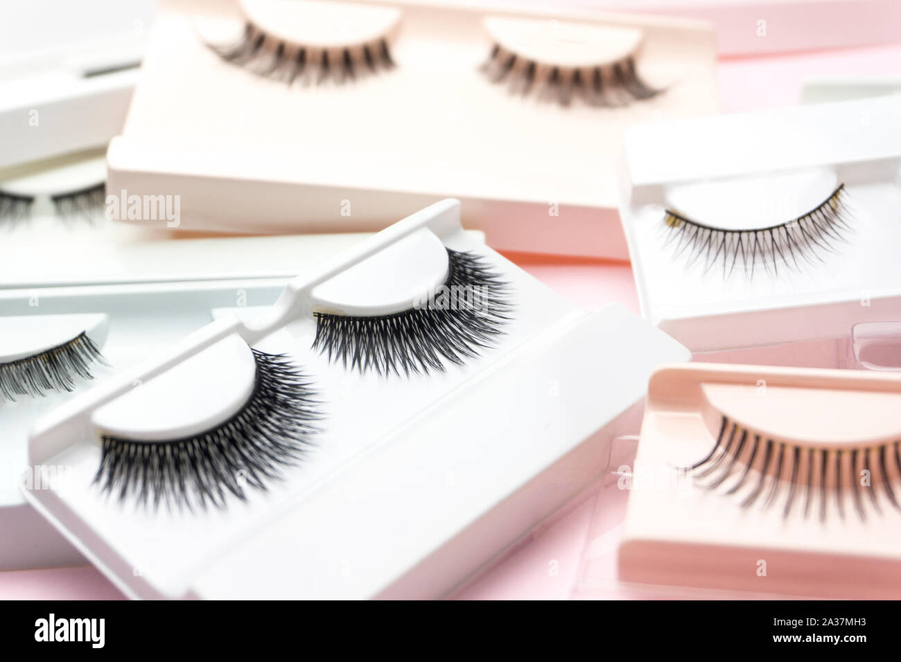 Heavy black eye liner hi-res stock photography and images - Alamy