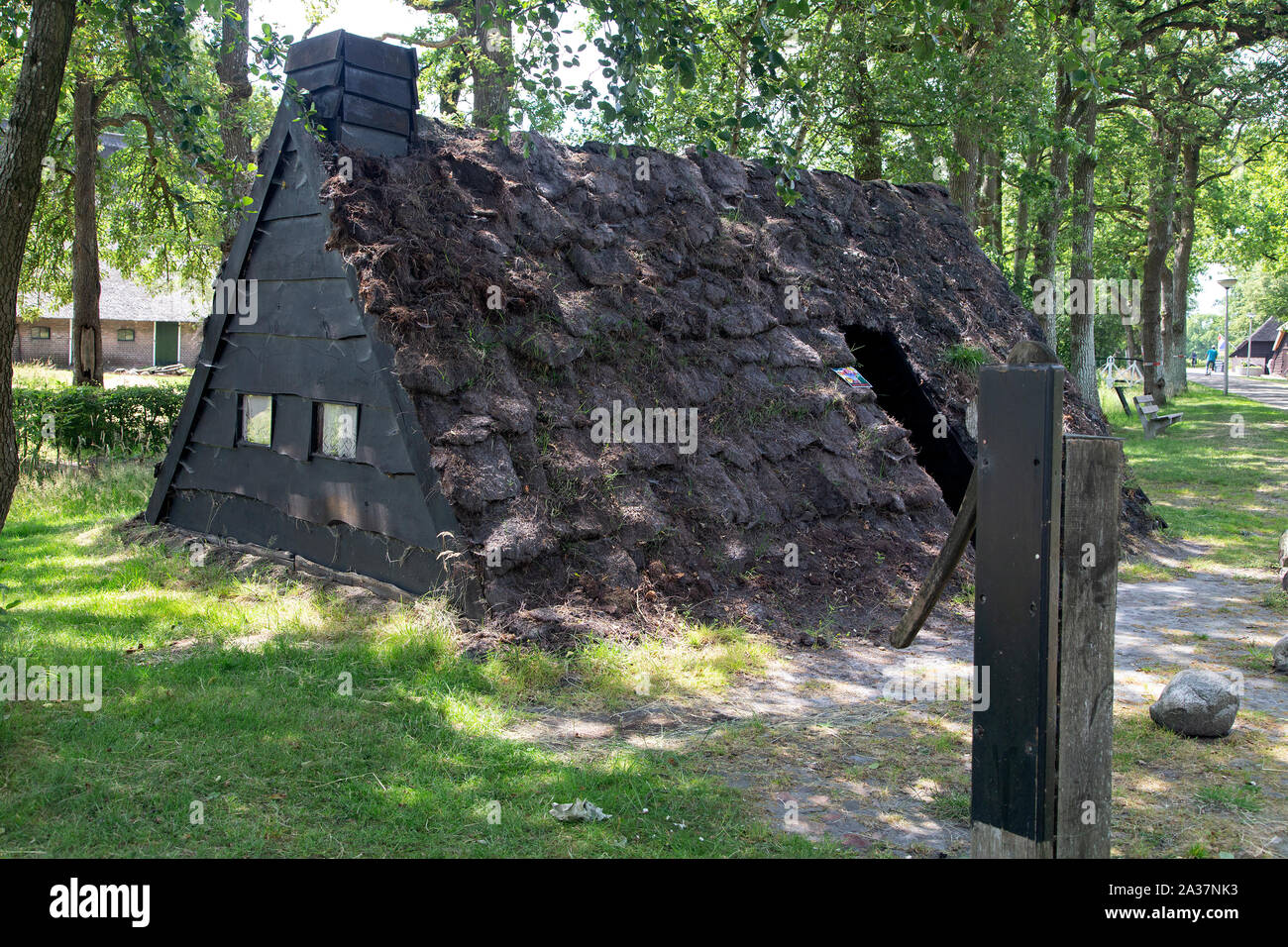 Reconstruction of Dutch sod house Stock Photo - Alamy