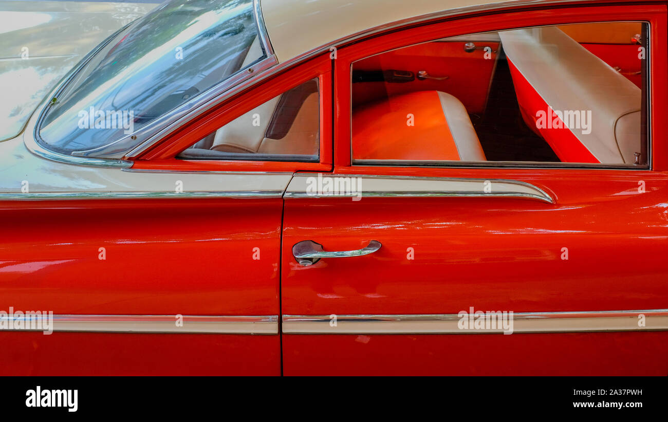 Retro car hi-res stock photography and images - Alamy