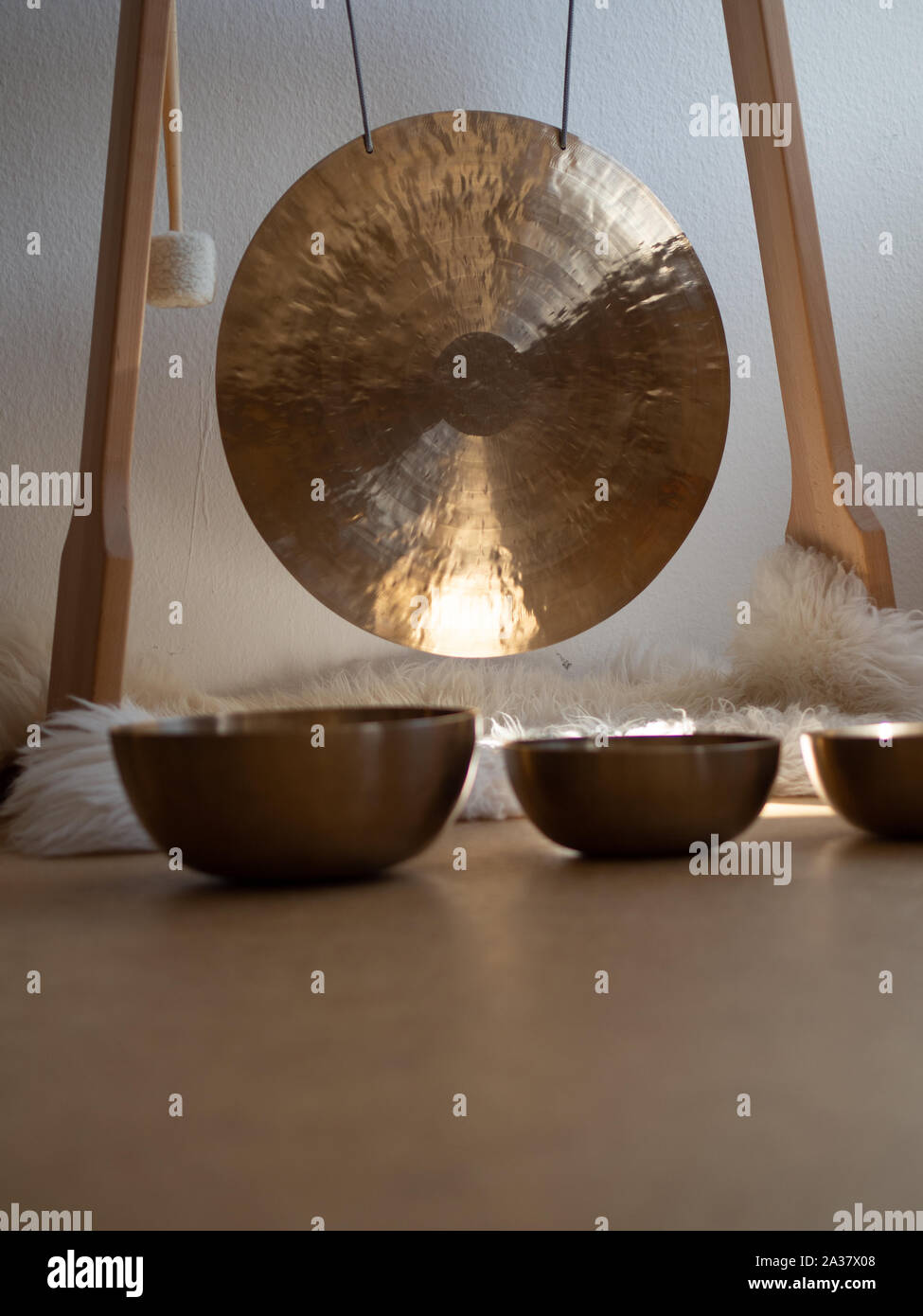 Buddhist gong ceremony hi-res stock photography and images - Alamy