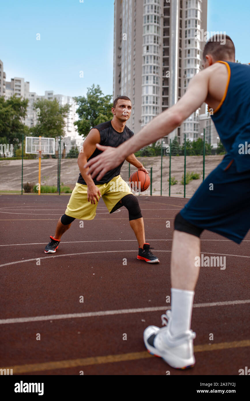 Two men basketball out hi-res stock photography and images - Alamy
