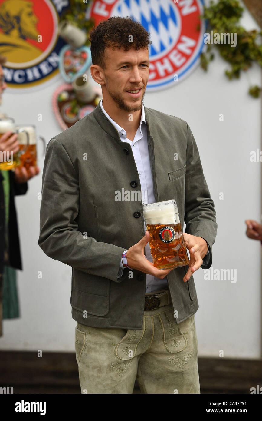 Munich, Deutschland. 06th Oct, 2019. Ivan PERISIC (Bayern Munich) with ...