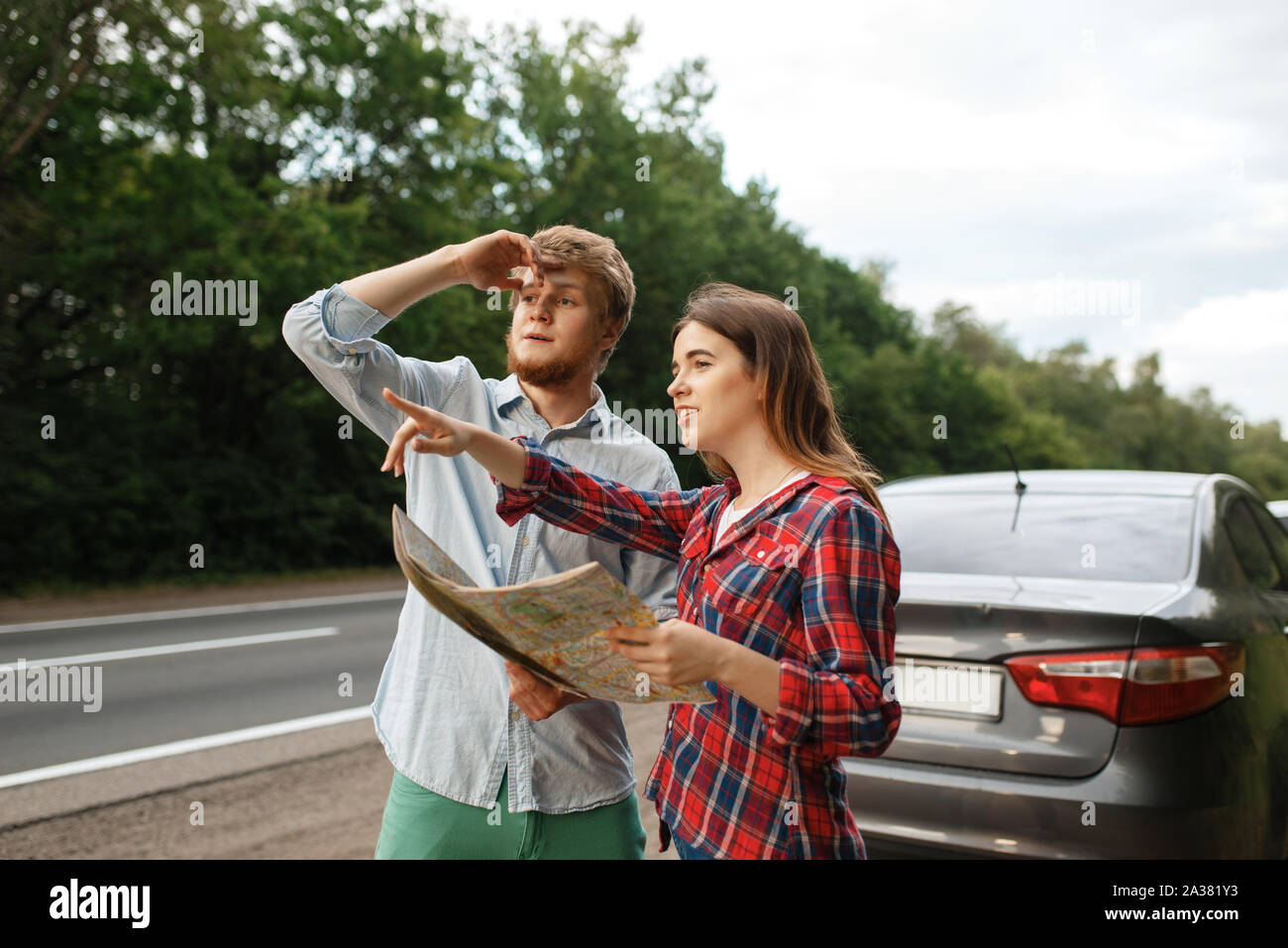 Car tourists with map having quarrel, road travel Stock Photo - Alamy