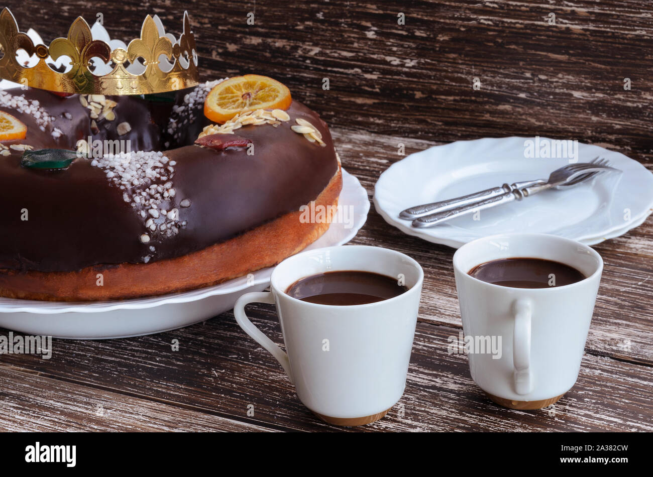 Roscon de reyes, chocolate spanish desert to celebrate Epiphany or Dia ...