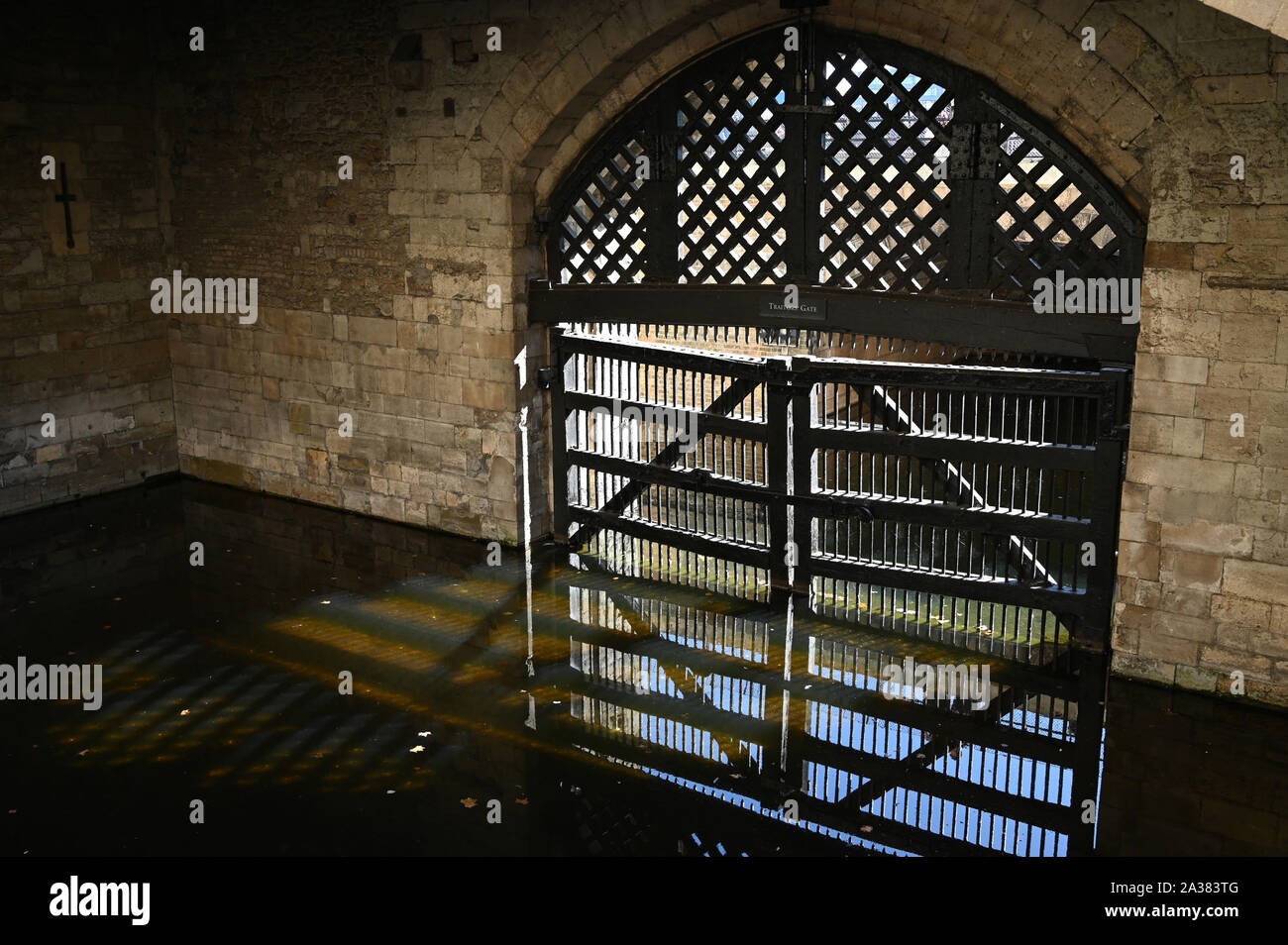 Traitors gate entrance hi-res stock photography and images - Alamy