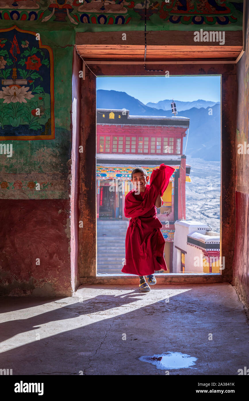 Asian monk temple door hi-res stock photography and images - Alamy