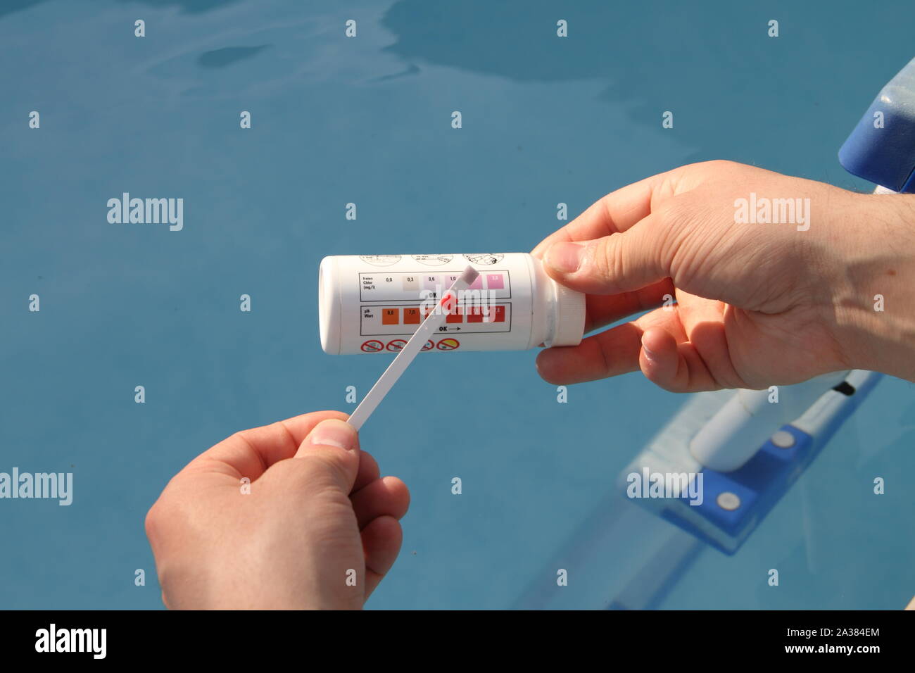 Chlorine tester hi-res stock photography and images - Alamy