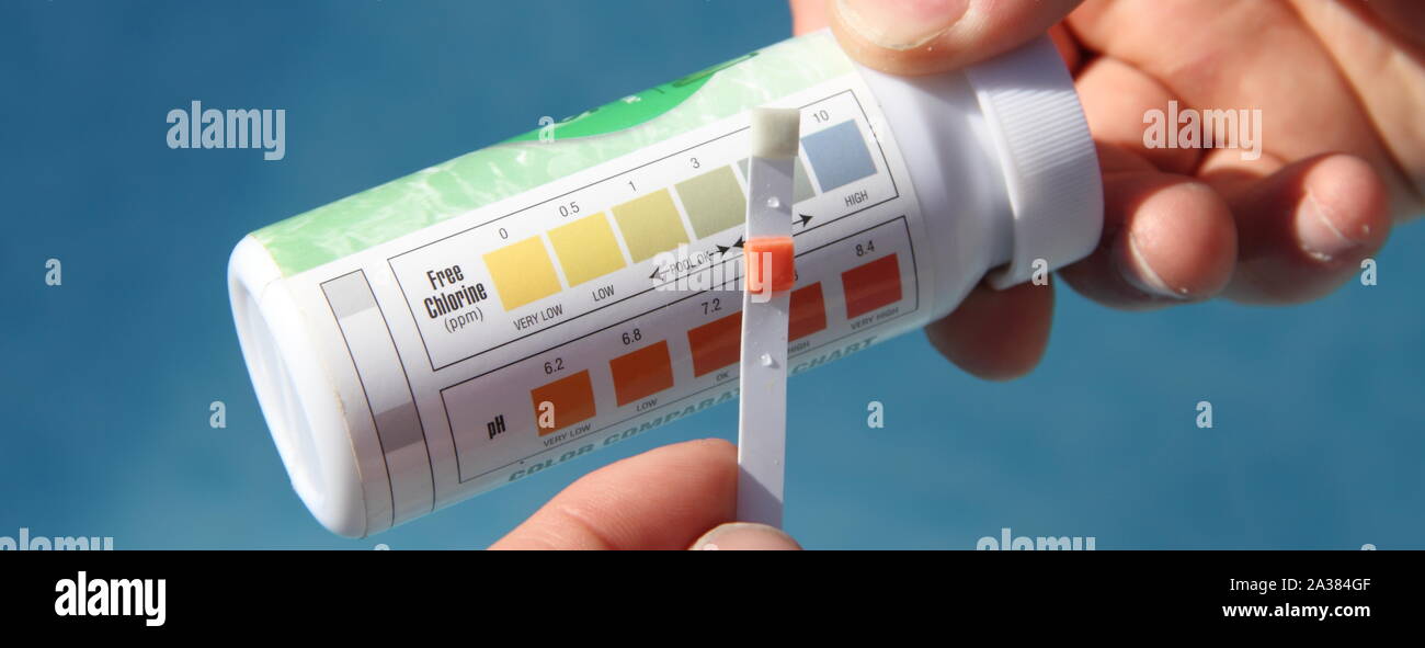 Chlorine tester hi-res stock photography and images - Alamy