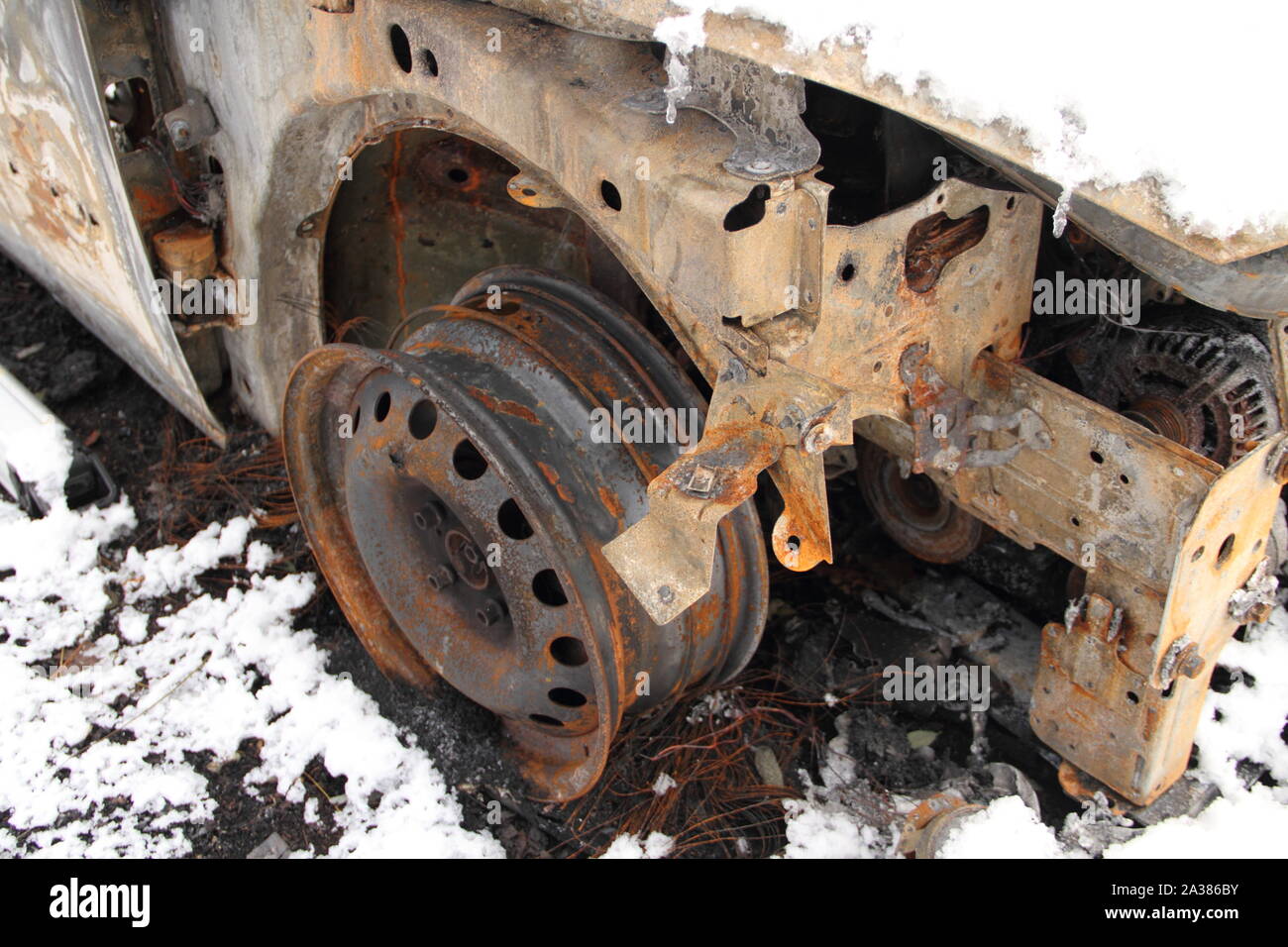Snow smashed car hi-res stock photography and images - Alamy