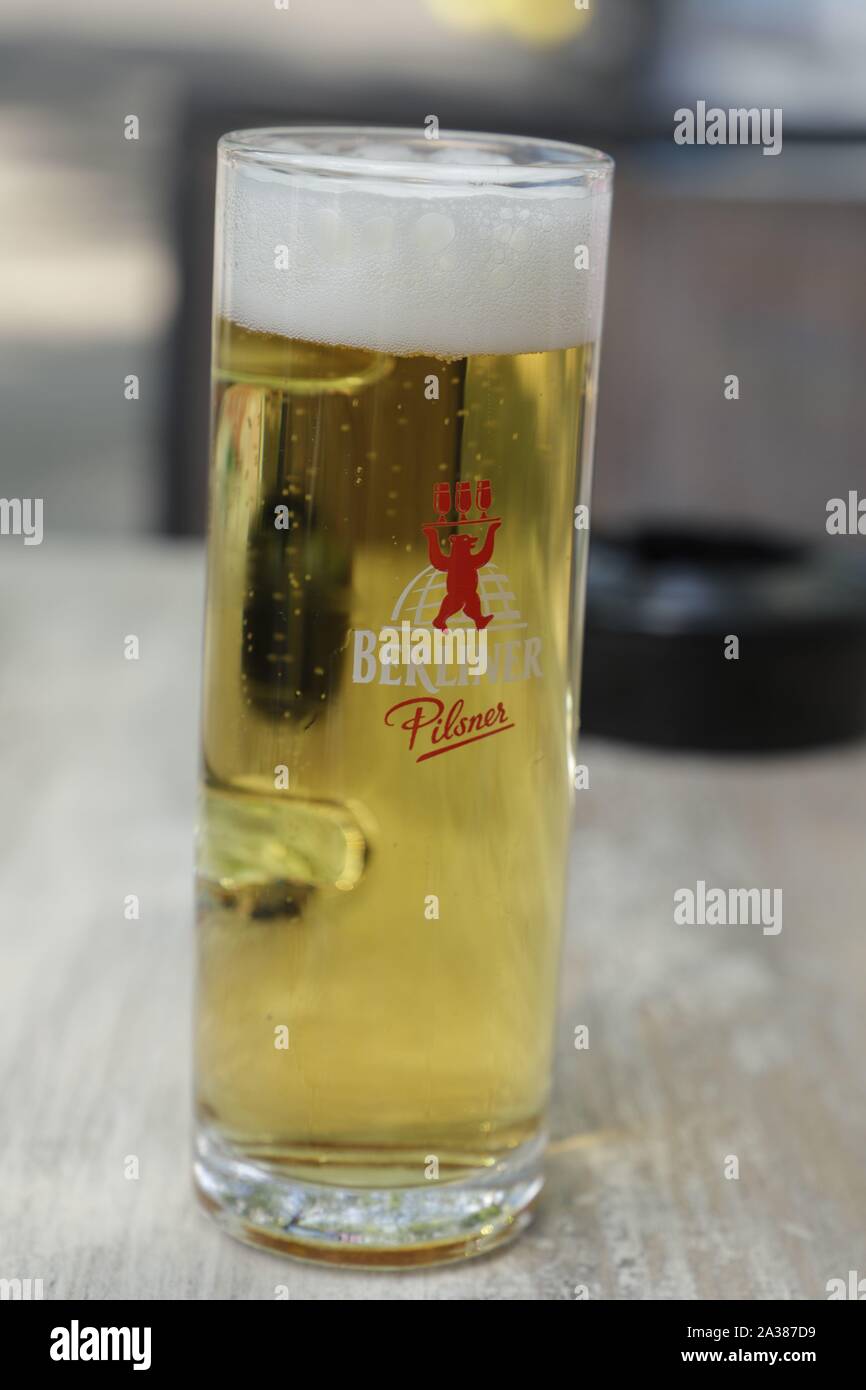 Traditional berlin pub hi-res stock photography and images - Alamy