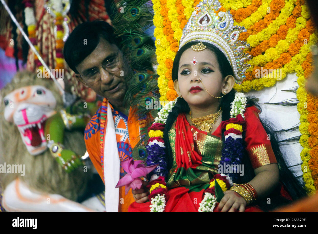 Durga puja mandaps hi-res stock photography and images - Alamy