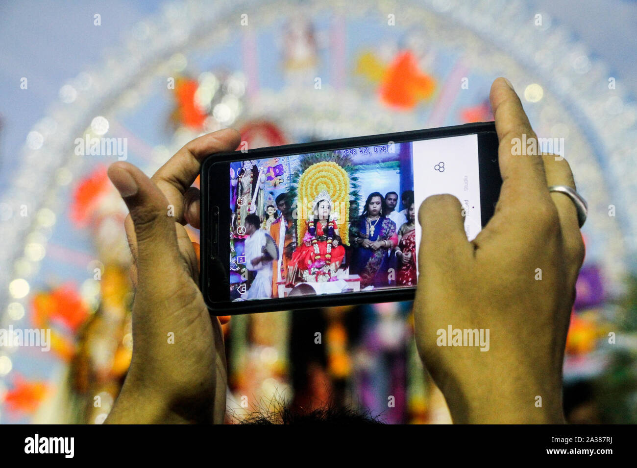 Dhaka, Bangladesh. 05th Oct, 2019. The Hindu devotees celebrated Maha ...