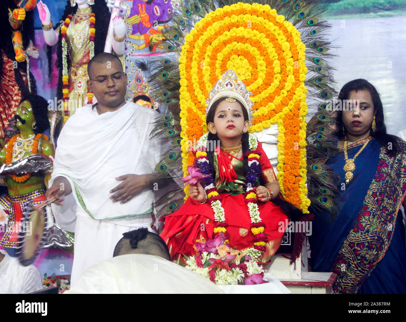 Durga puja mandaps hi-res stock photography and images - Alamy