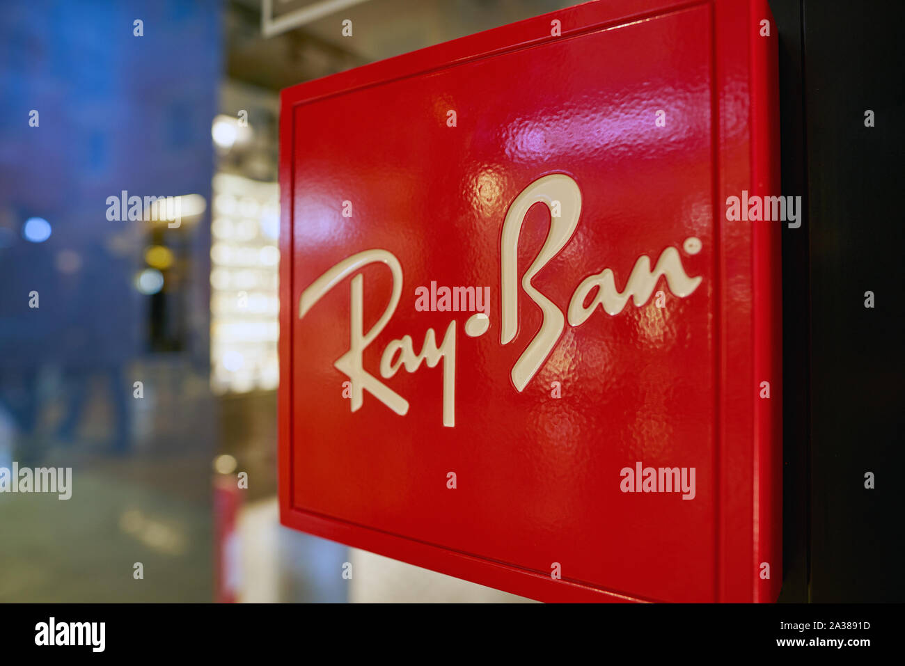 Ray ban sign hi-res stock photography and images - Alamy