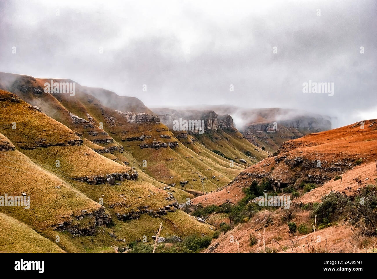 The magnificent landscape of the Drakensberg Mountains in KwaZulu Natal ...