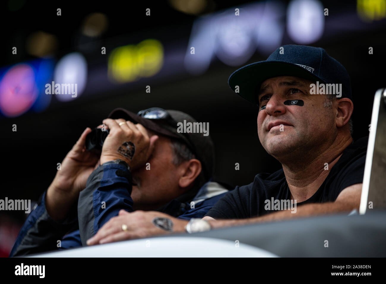 Oakland raiders fans hi-res stock photography and images - Alamy