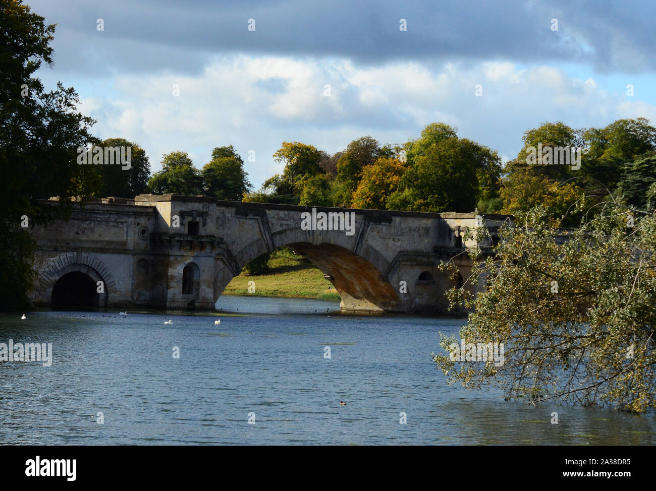 Vanbrugh / Grand Bridge and Queens Pool Lake Blenheim Palace ...