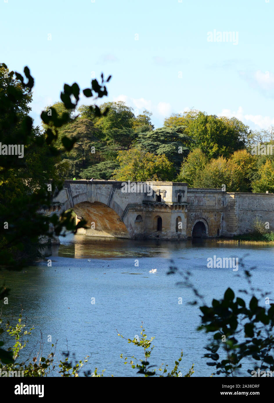Vanbrugh / Grand Bridge and Queens Pool Lake Blenheim Palace ...