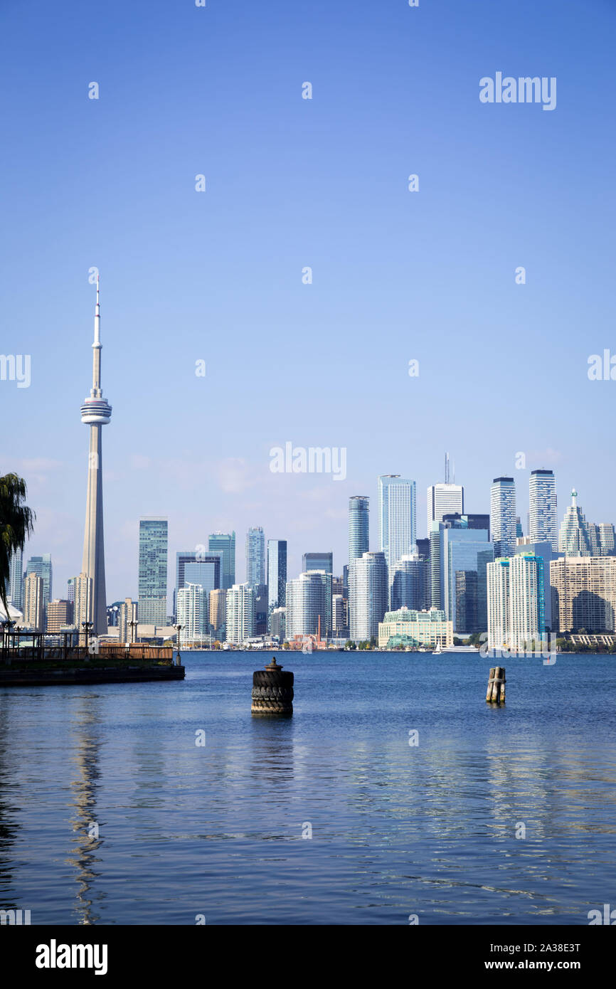 Toronto city skyline ontario hi-res stock photography and images - Alamy