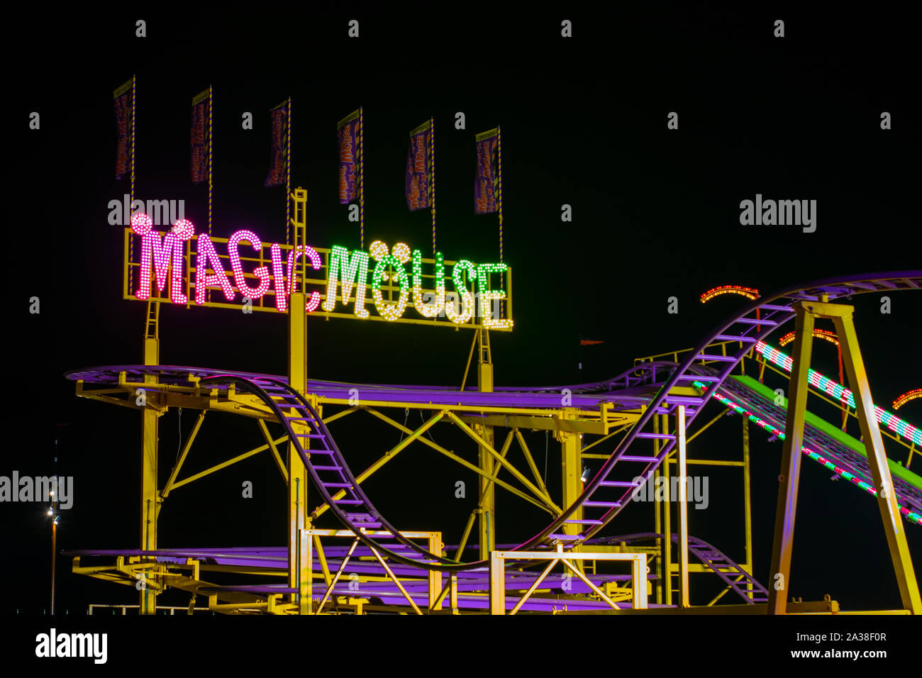 10 loop roller coaster hi-res stock photography and images - Alamy