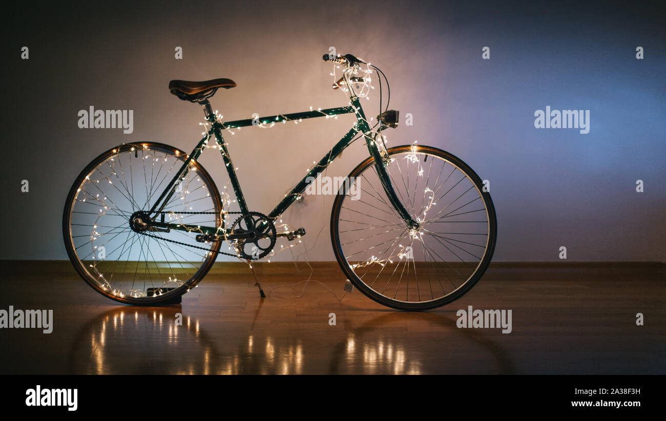 Christmas bicycle. Bike decorated with christmas lights Stock Photo - Alamy