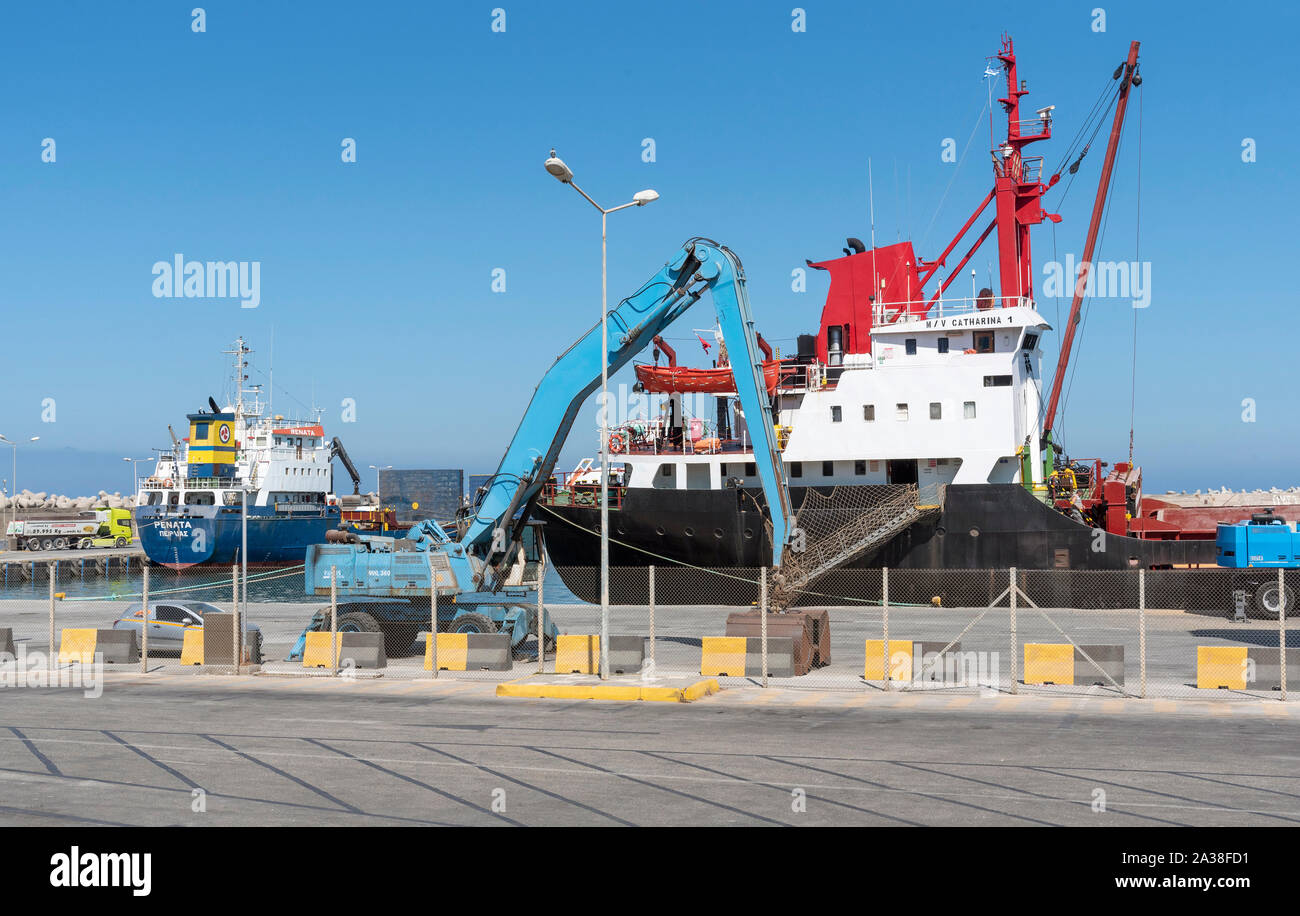 Greek cargo ships hi-res stock photography and images - Alamy