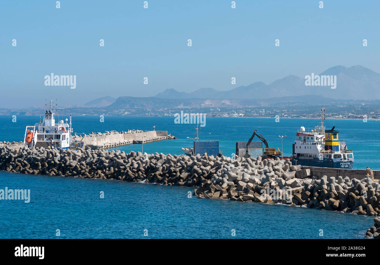 Greek cargo ships hi-res stock photography and images - Alamy