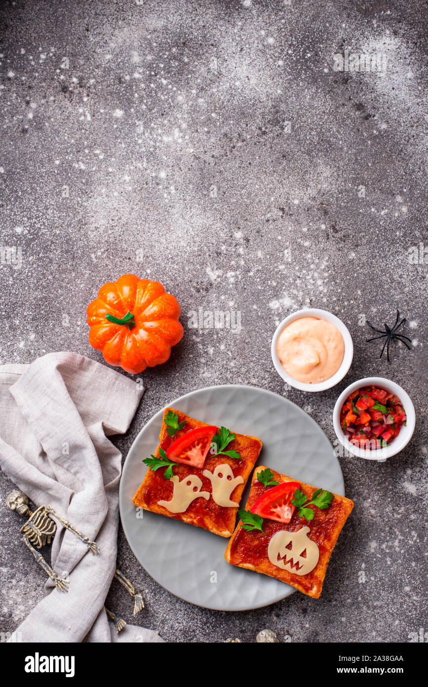 Halloween sandwiches toasts with ghost and pumpkin Stock Photo - Alamy