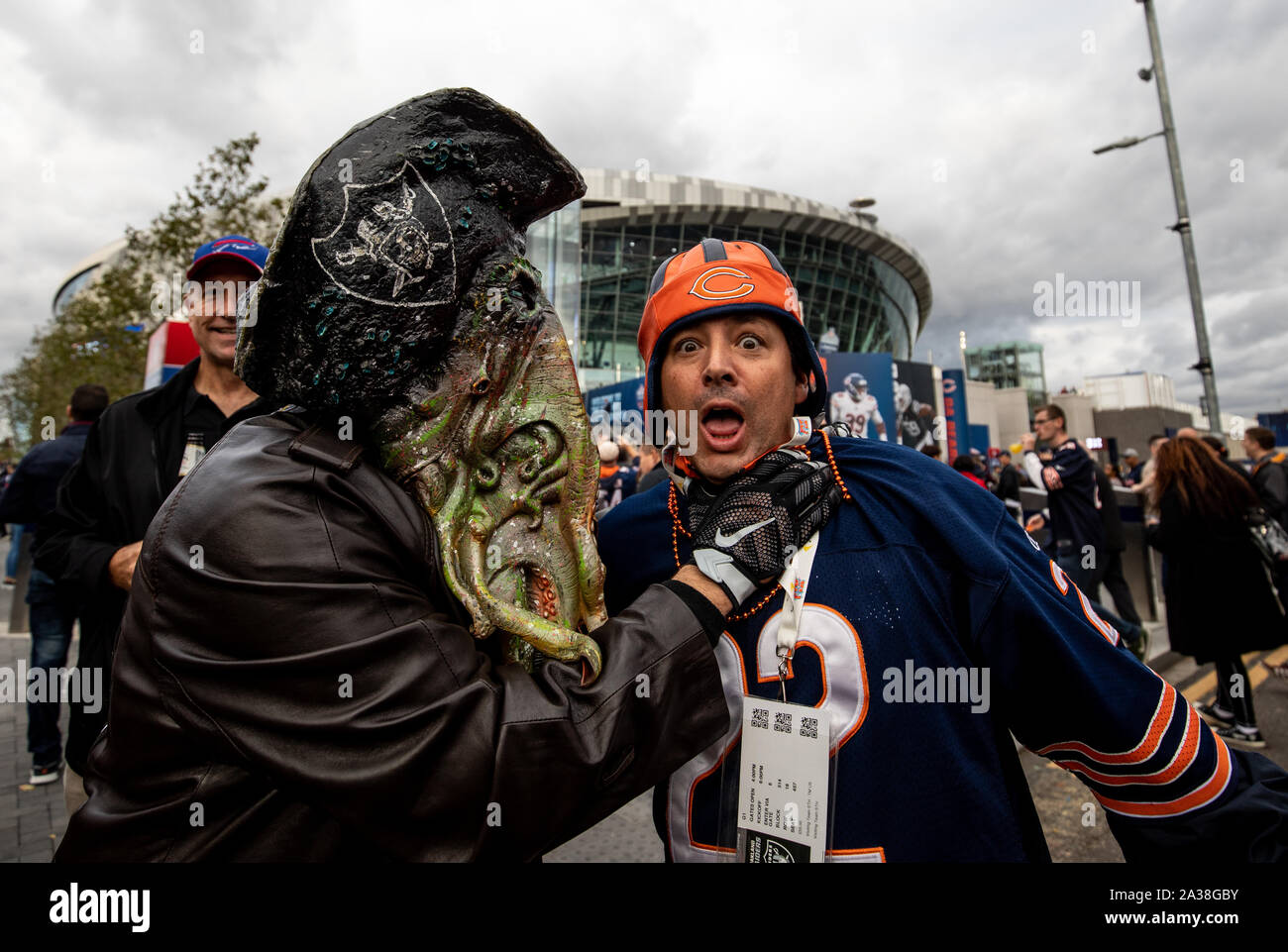 Chicago bears fans outside stadium hi-res stock photography and images ...
