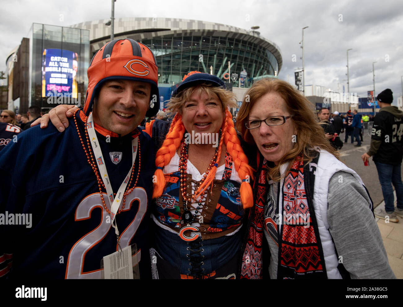 Chicago bears fans outside stadium hi-res stock photography and images ...