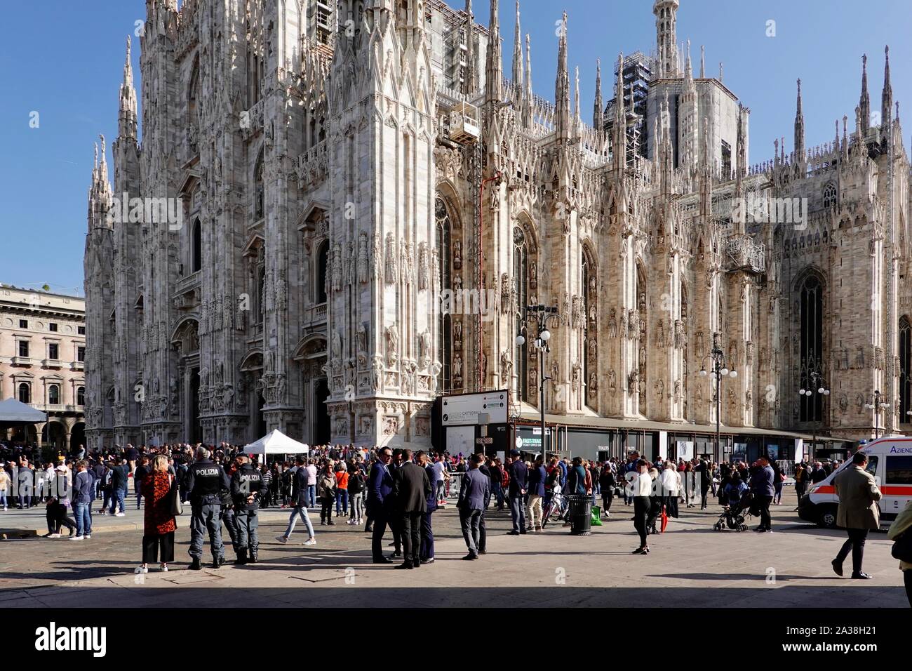 Huge crowd of people hi-res stock photography and images - Alamy