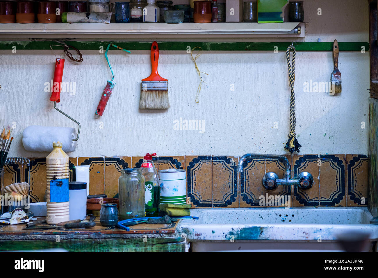 Cleaning and painting hi-res stock photography and images - Alamy