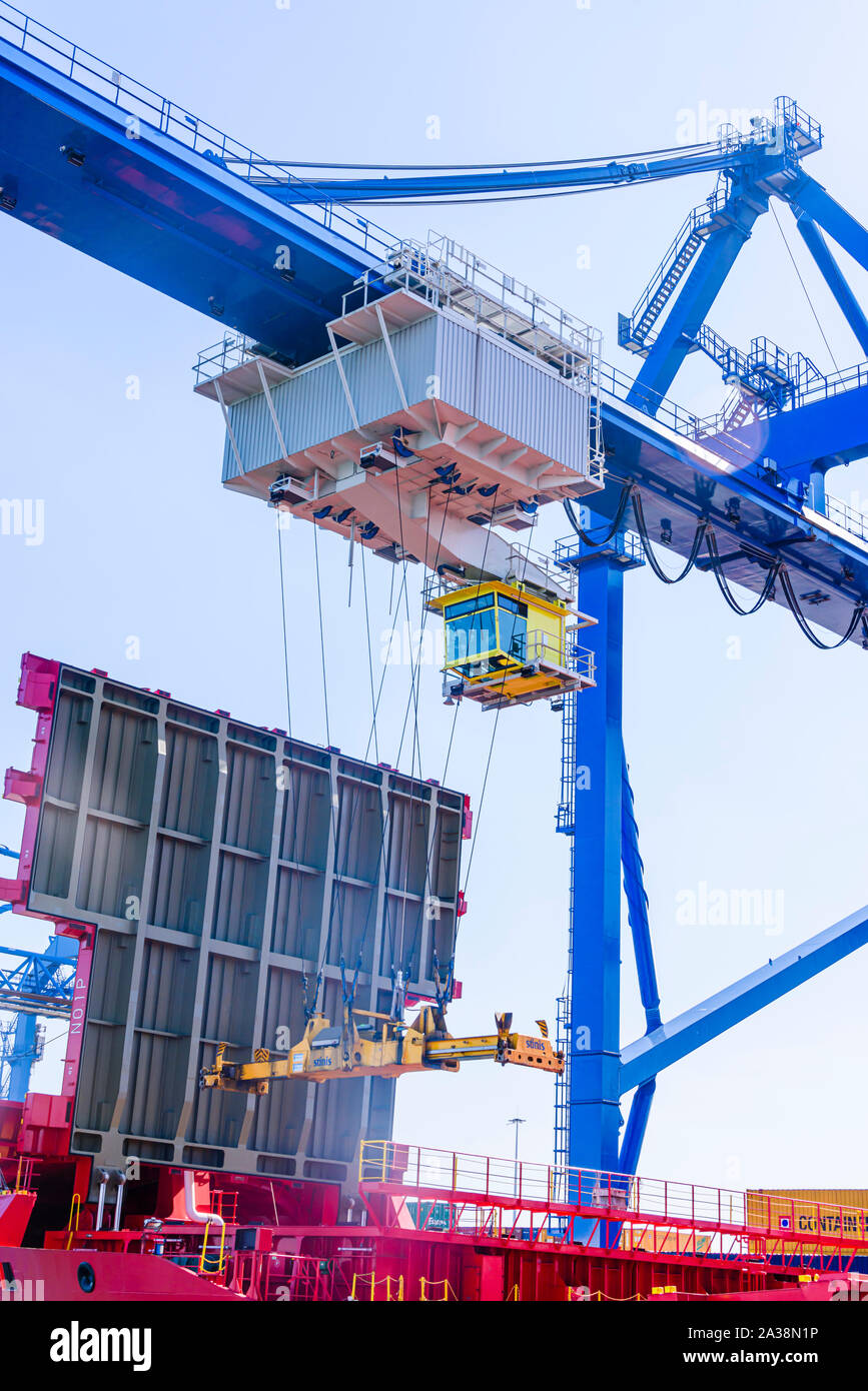 Cranes for removing ISO shipping containers from freight ships at the ...