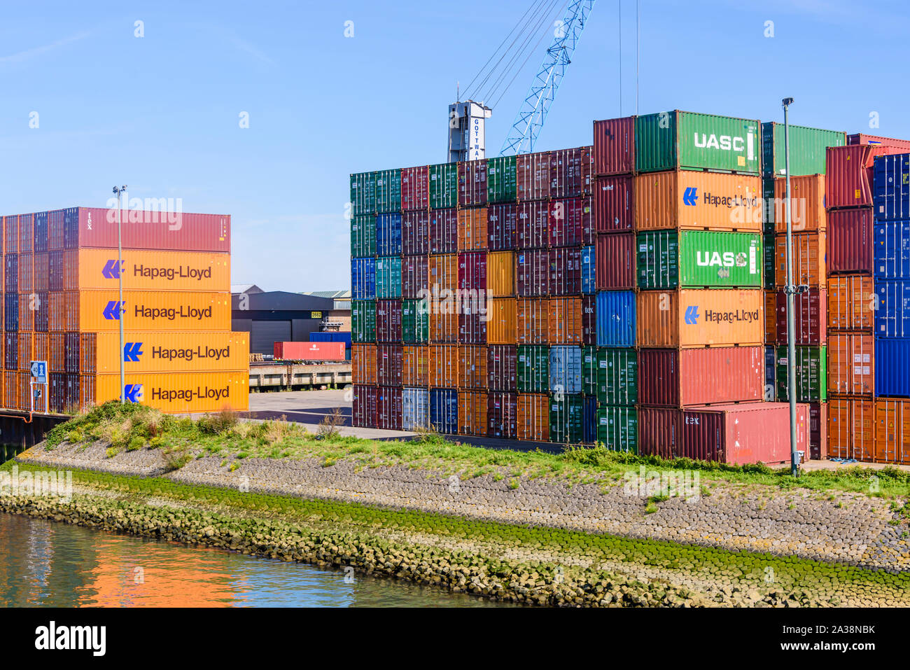 40ft container hi-res stock photography and images - Alamy