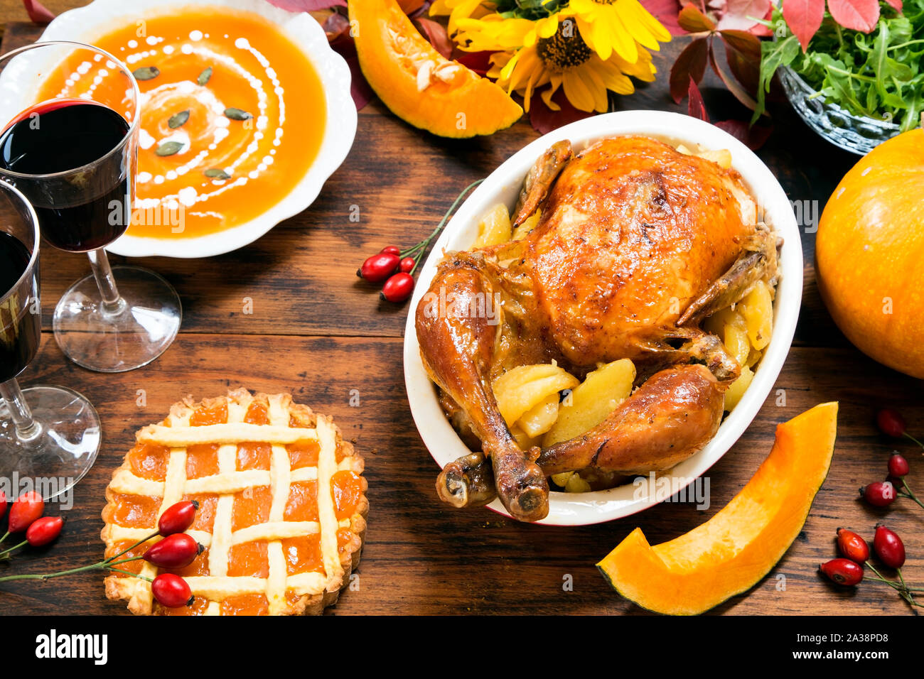 Rustic fall table turkey hi-res stock photography and images - Alamy