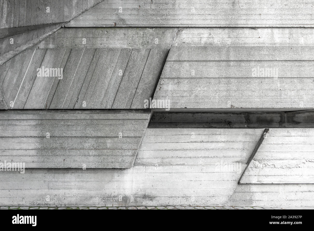 Concrete block wall with formwork imprint Stock Photo - Alamy