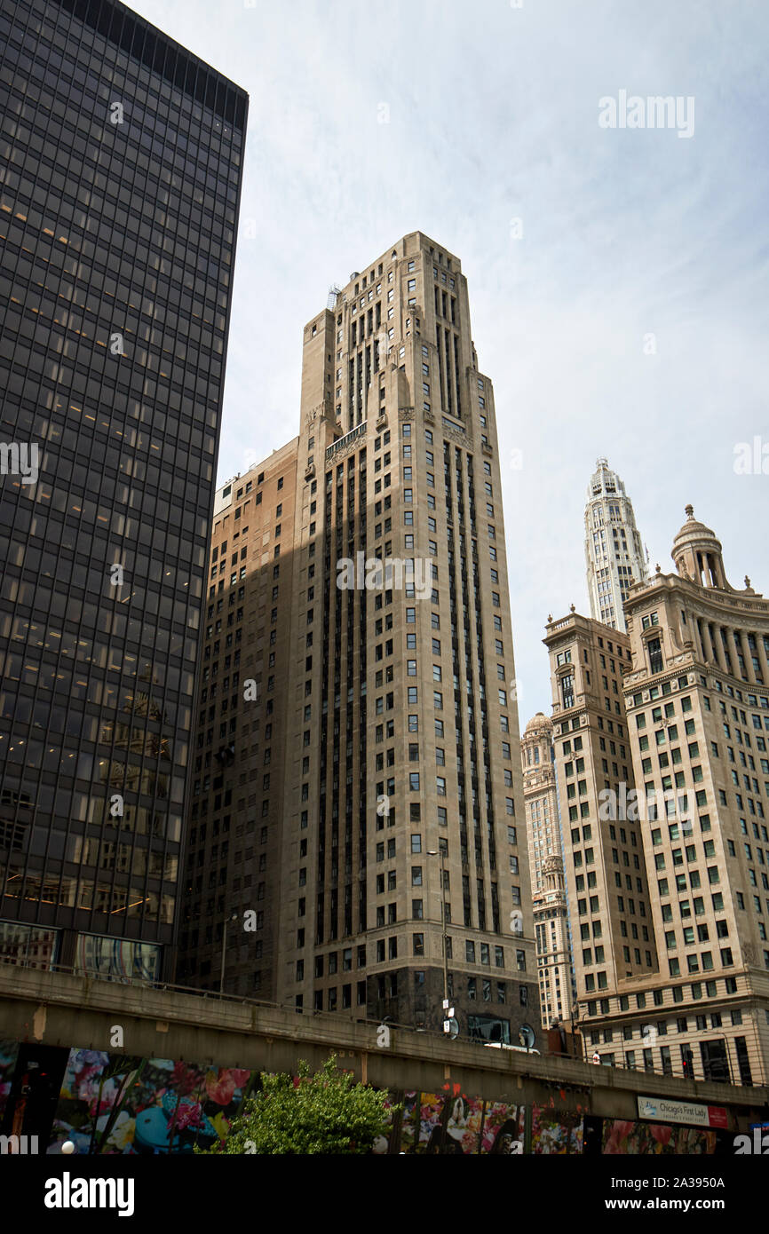 333 north michigan art deco style skyscaper between one illinois center ...