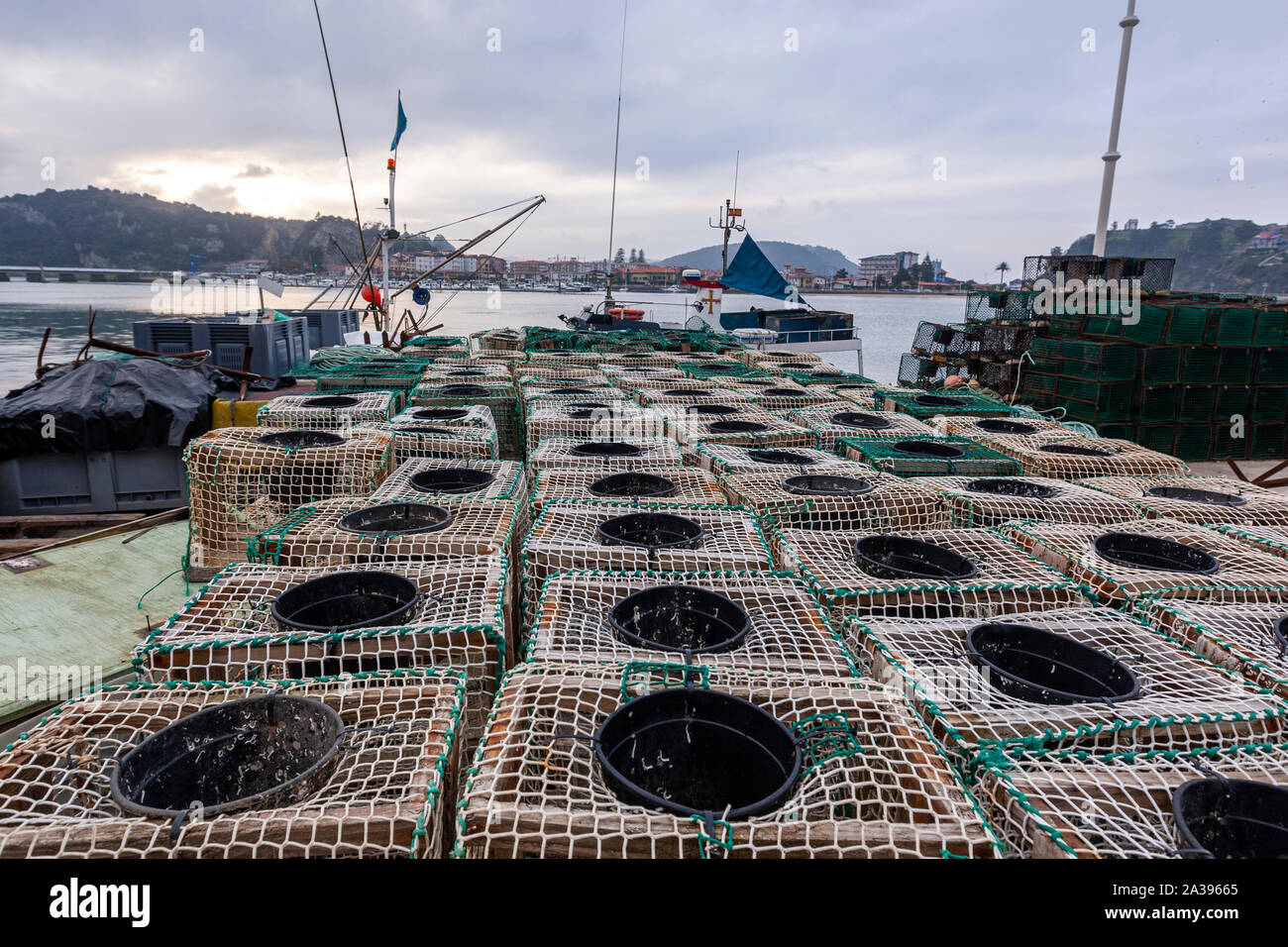 Nasa fishing cages hi-res stock photography and images - Alamy