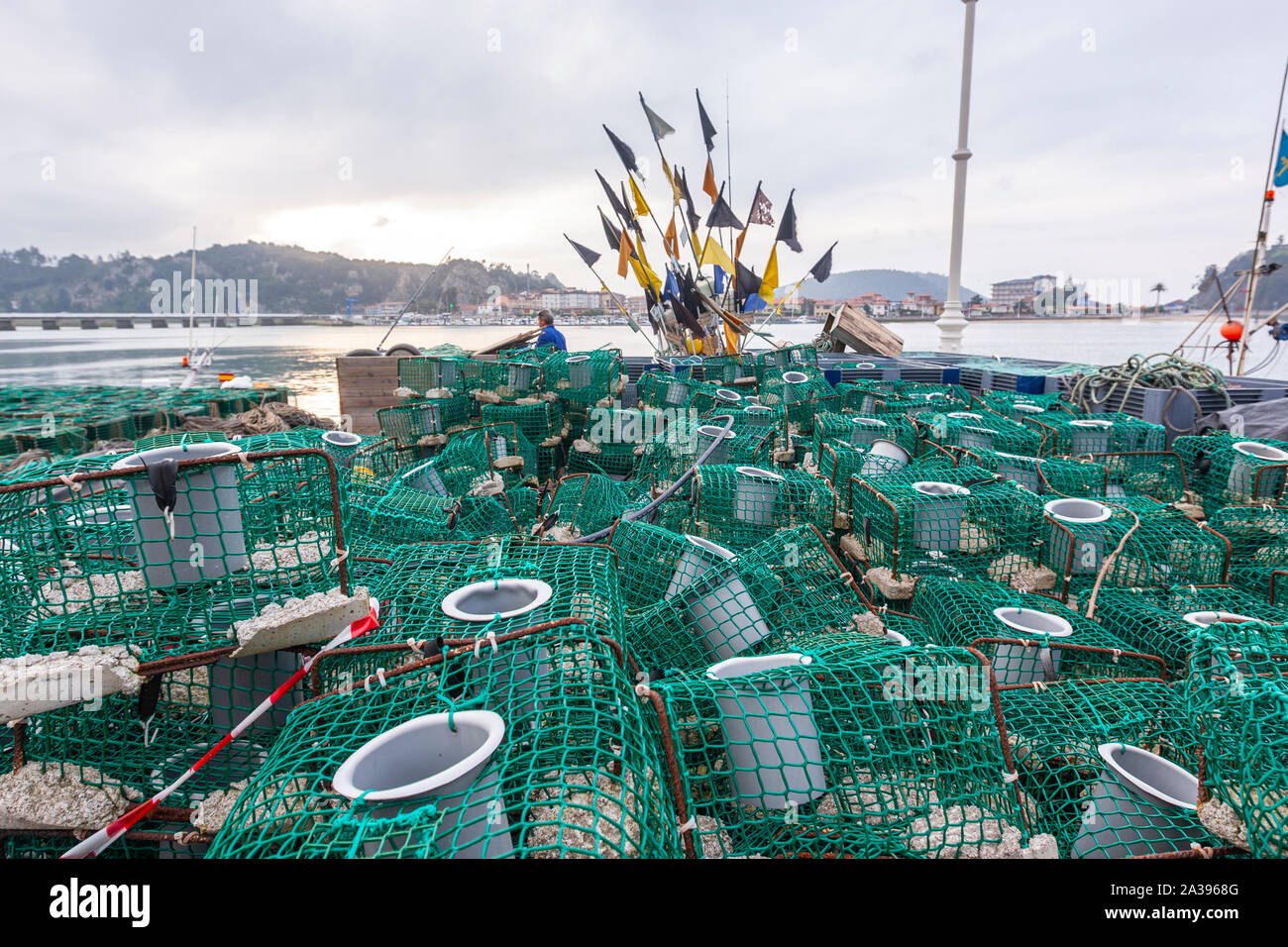 Nasa fishing cages hi-res stock photography and images - Alamy