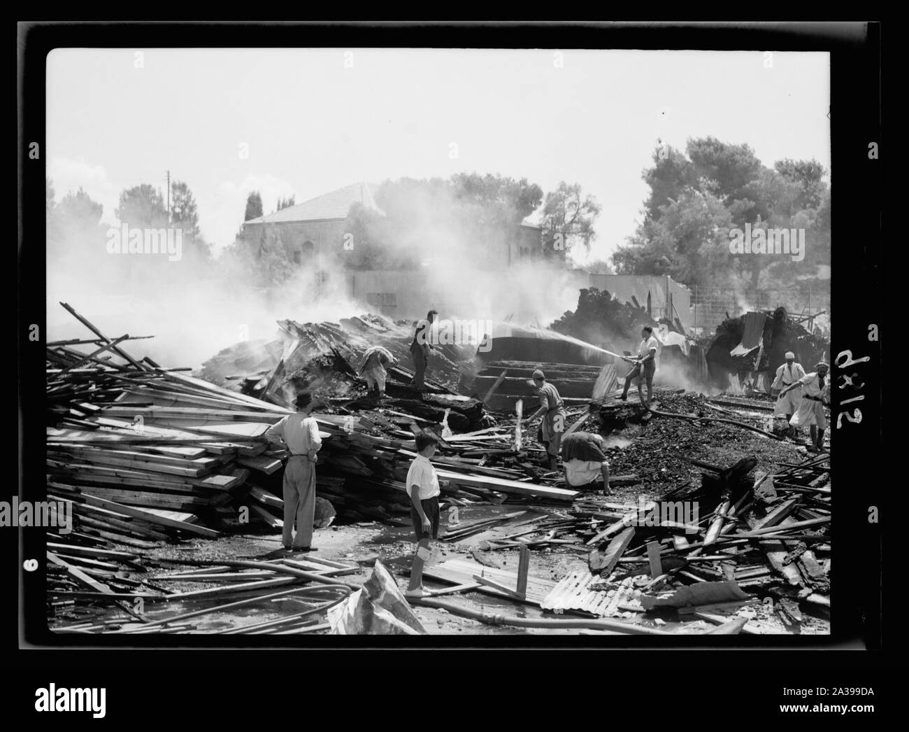Railroad lumber hi-res stock photography and images - Alamy