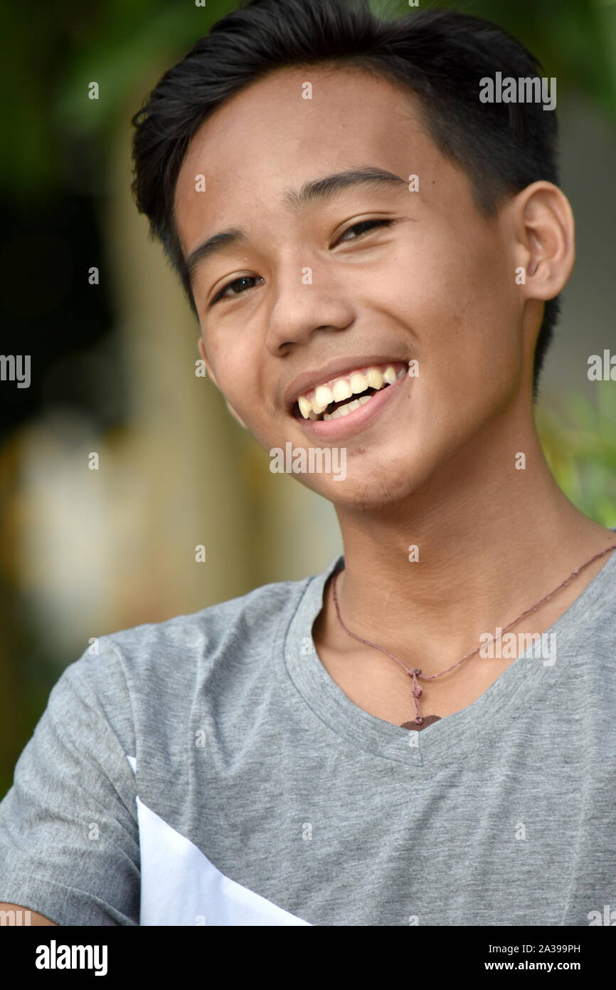 Smiling filipino hi-res stock photography and images - Alamy