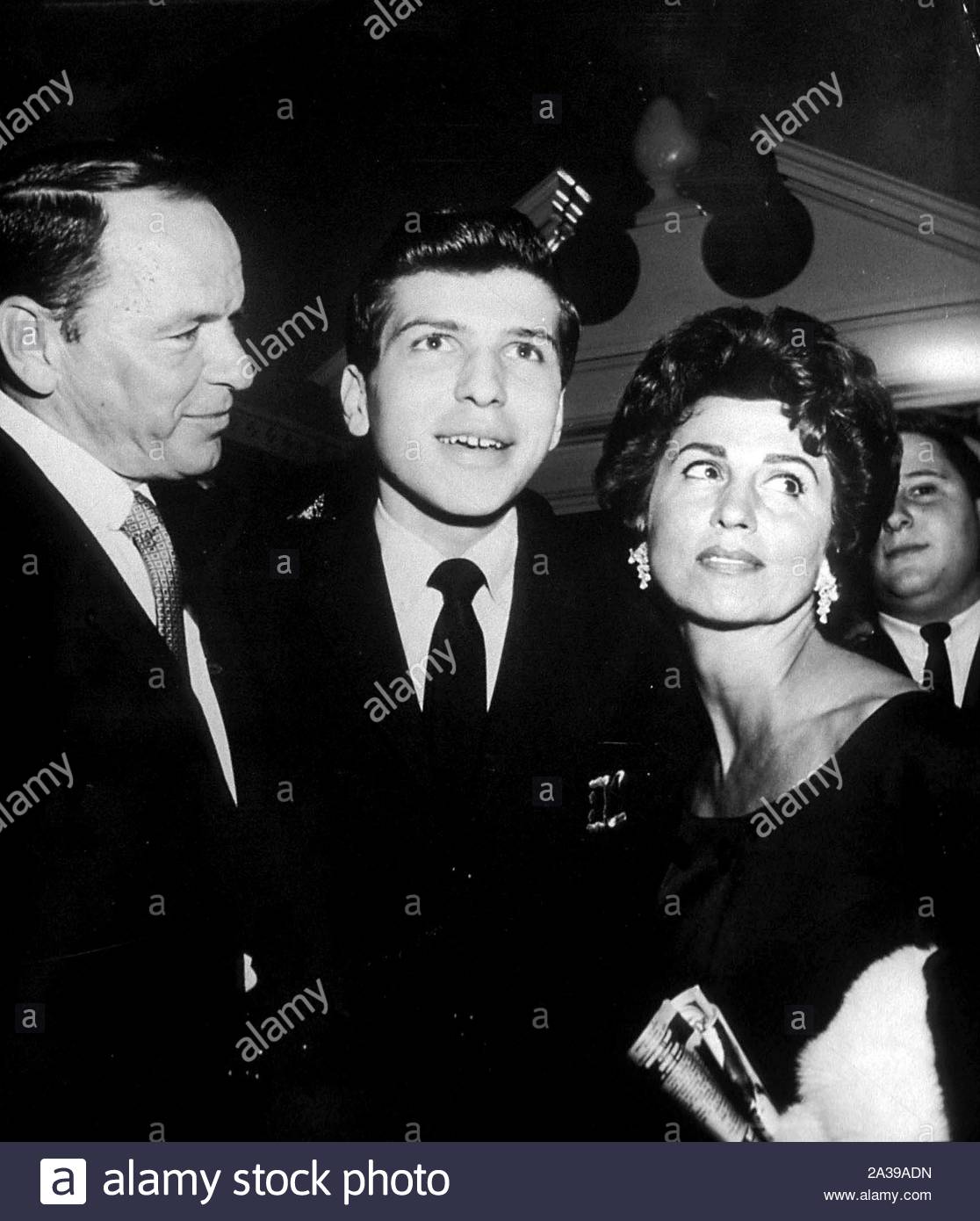 Nancy Sinatra And Frank Sinatra Jr Stock Photos & Nancy Sinatra And ...