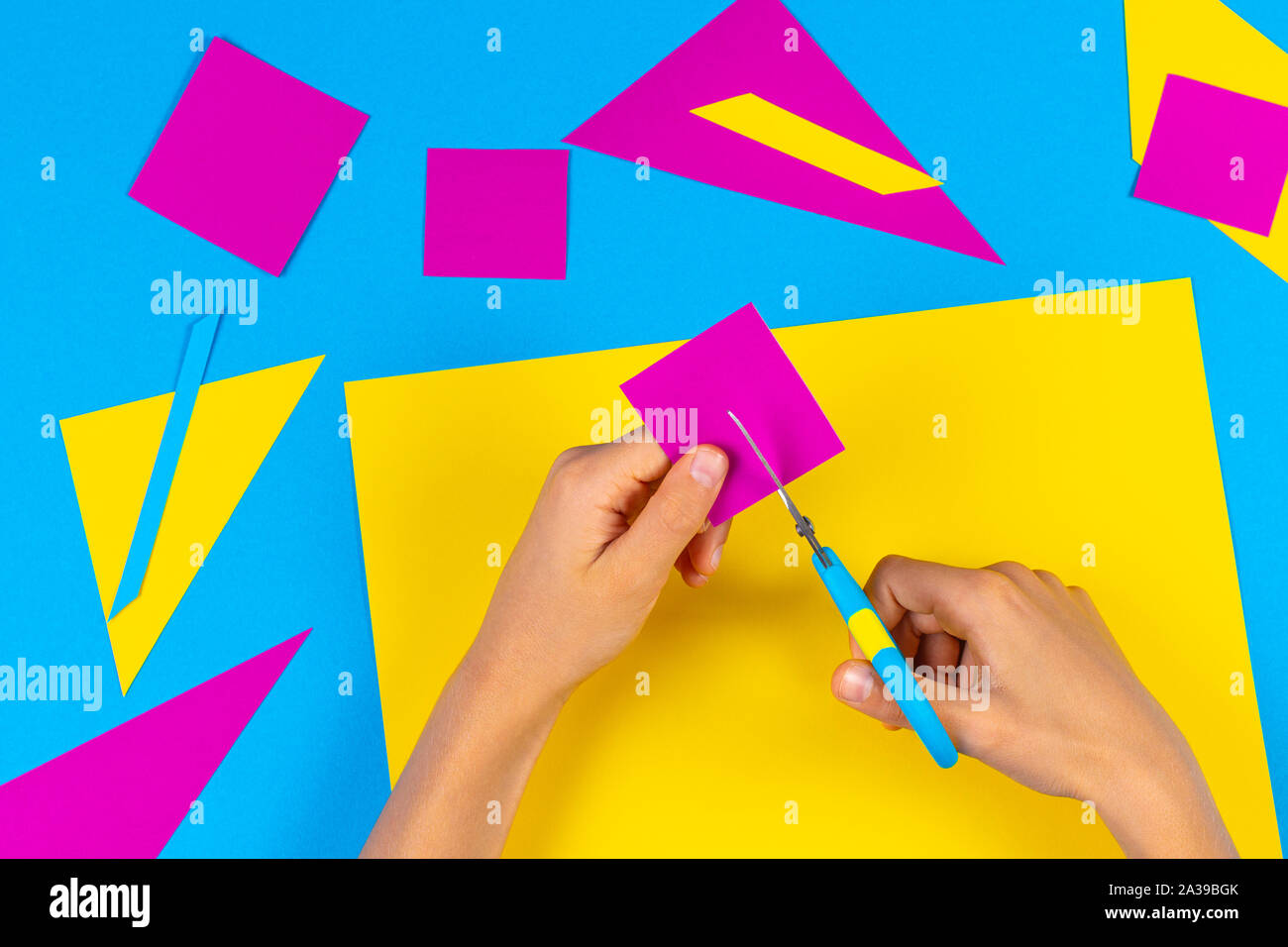 Fingers paper clip paper hi-res stock photography and images - Alamy