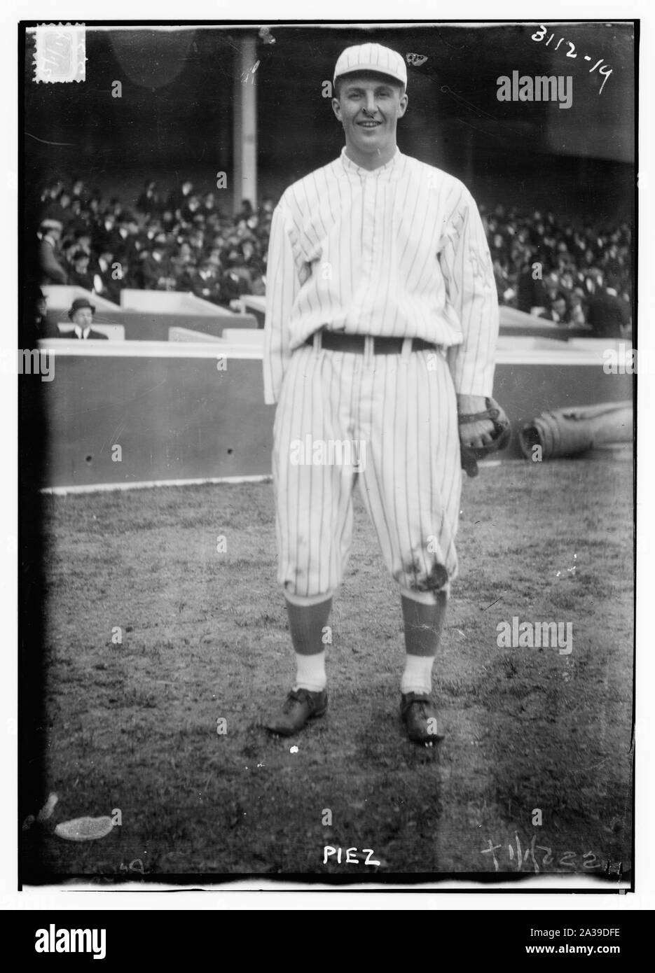 Vintage baseball player Cut Out Stock Images & Pictures - Alamy
