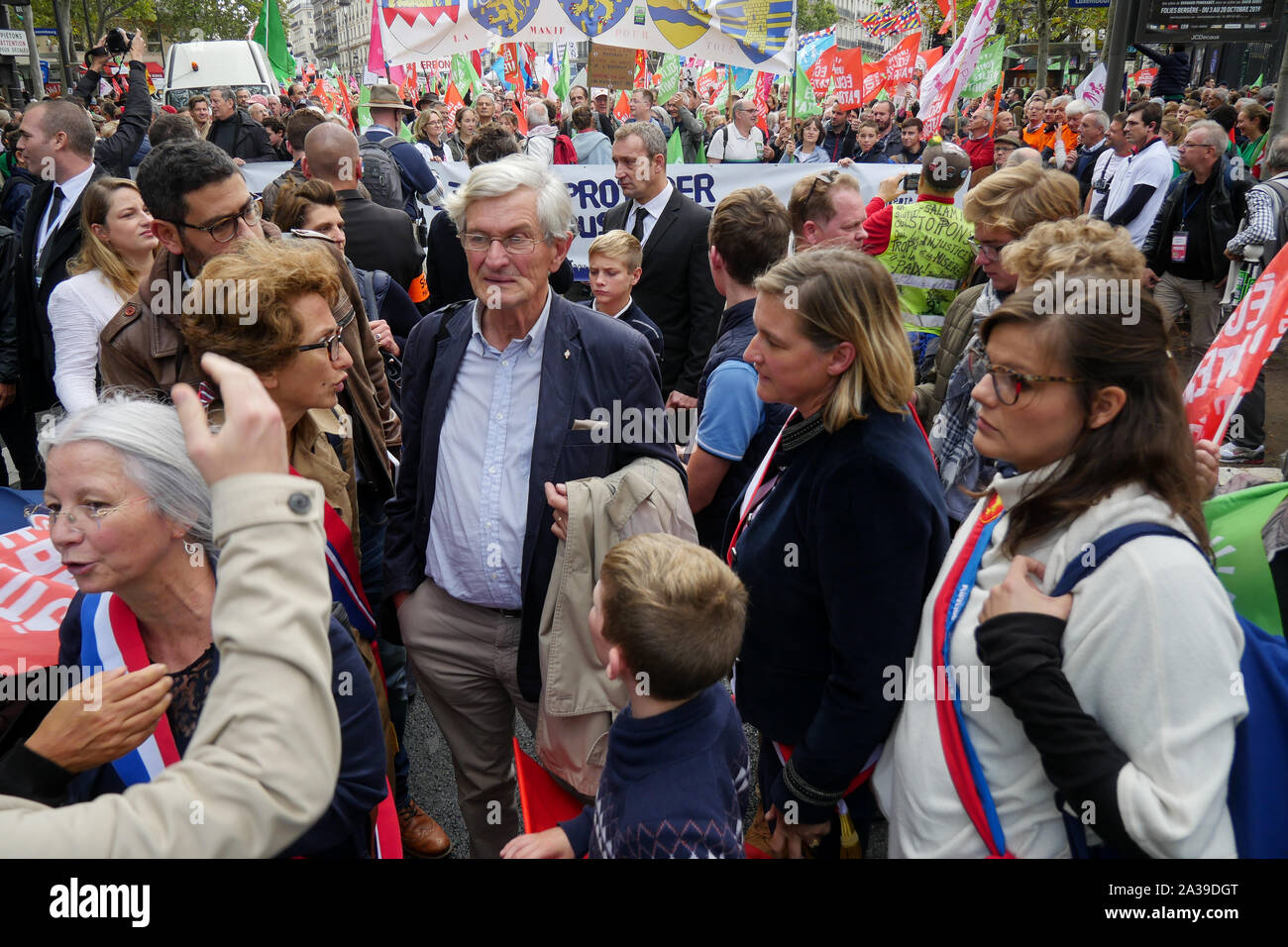 Anti-Medically Assisted Procreation (PMA) demonstrators take the street ...