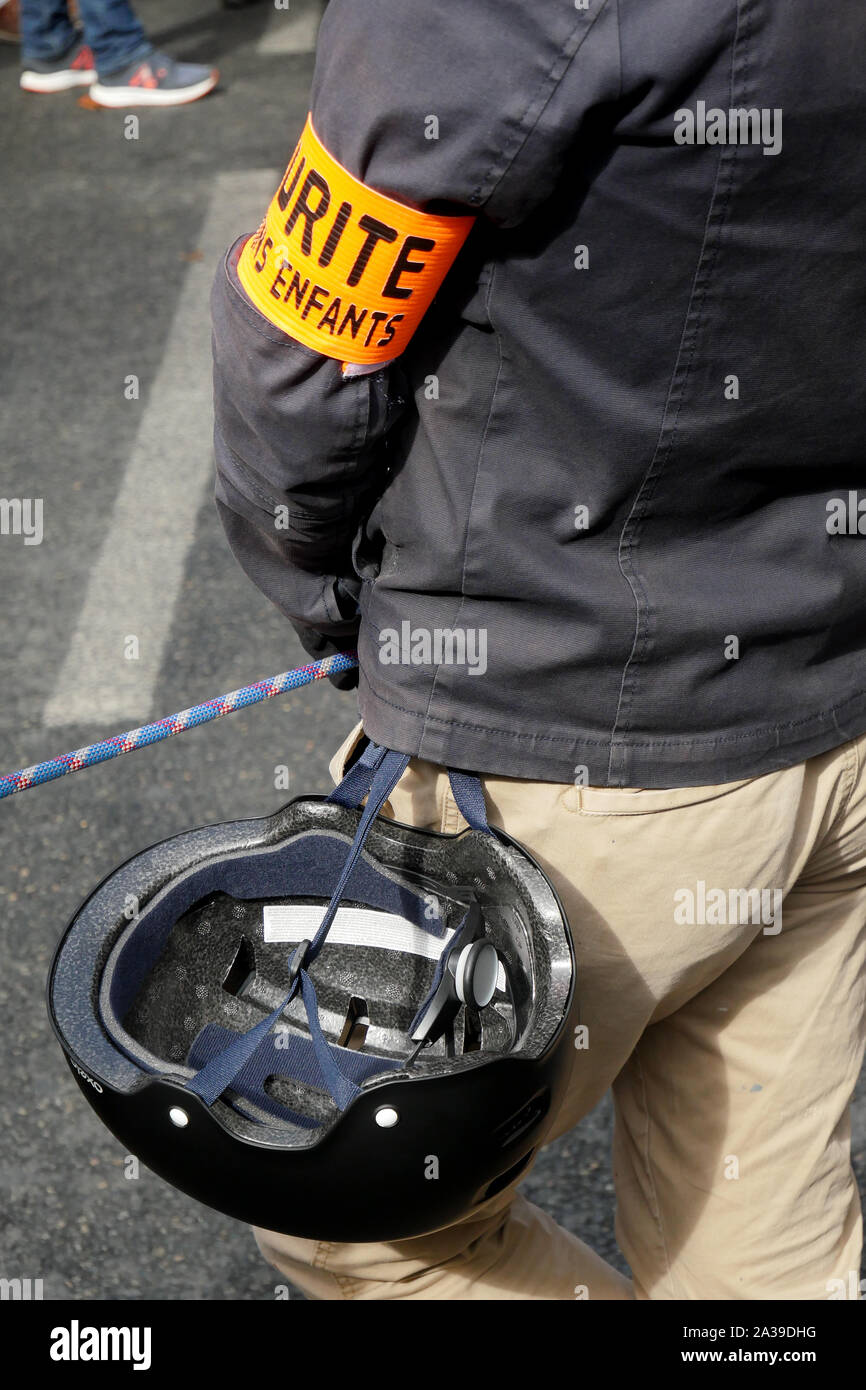 Anti-Medically Assisted Procreation (PMA) demonstrators take the street ...
